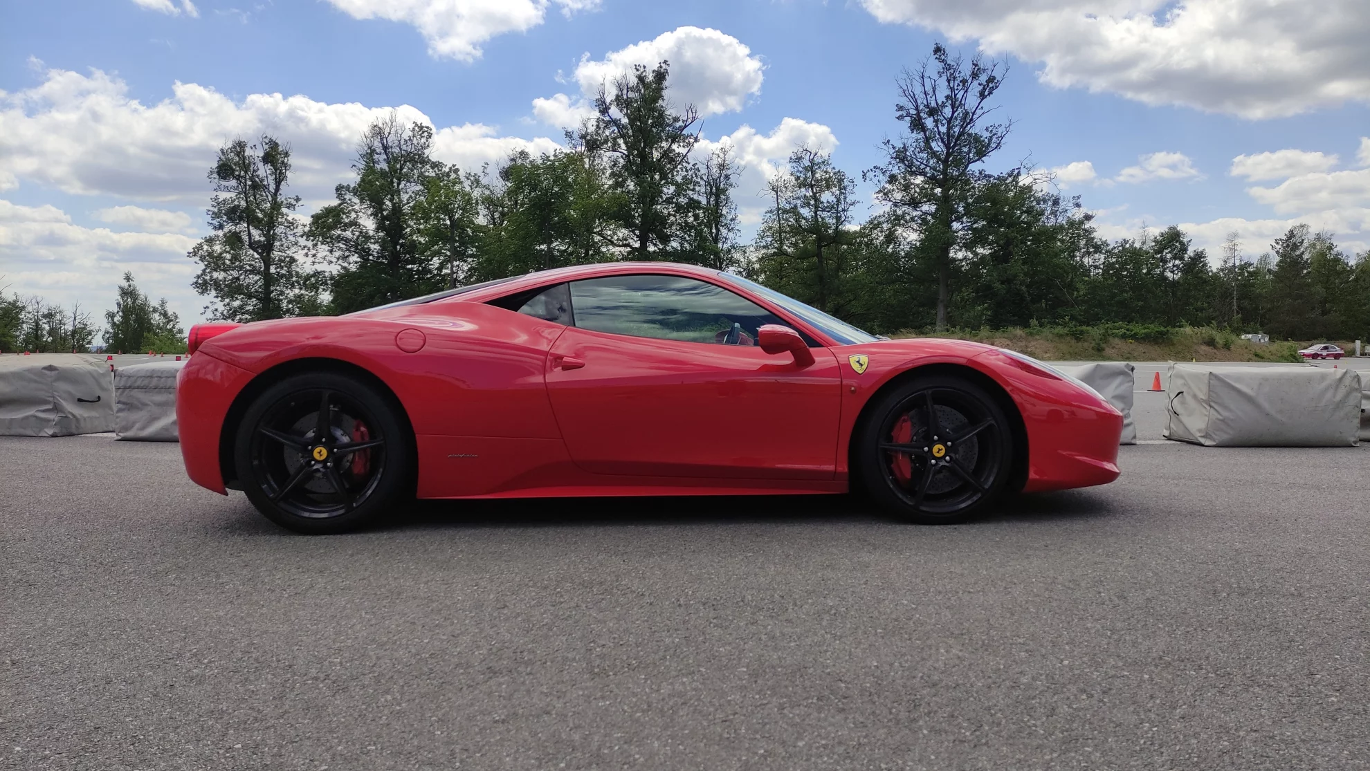 Půjčovna Ferrari | Dárek Zážitek