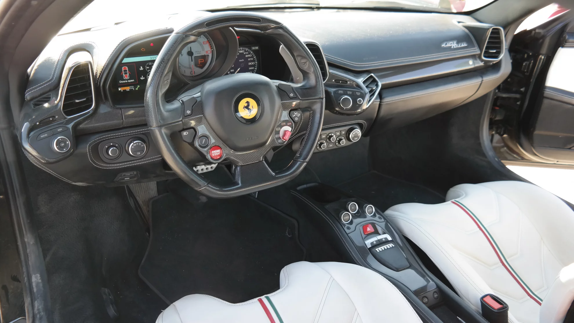 Půjčovna Ferrari | Dárek Zážitek